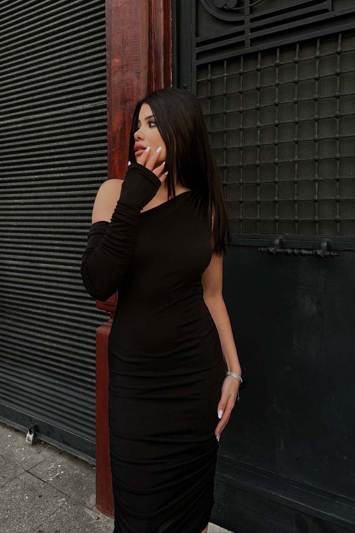 Brody μίντι φόρεμα με έναν ώμο εφαρμοστό μαύρο - Joy Fashion House