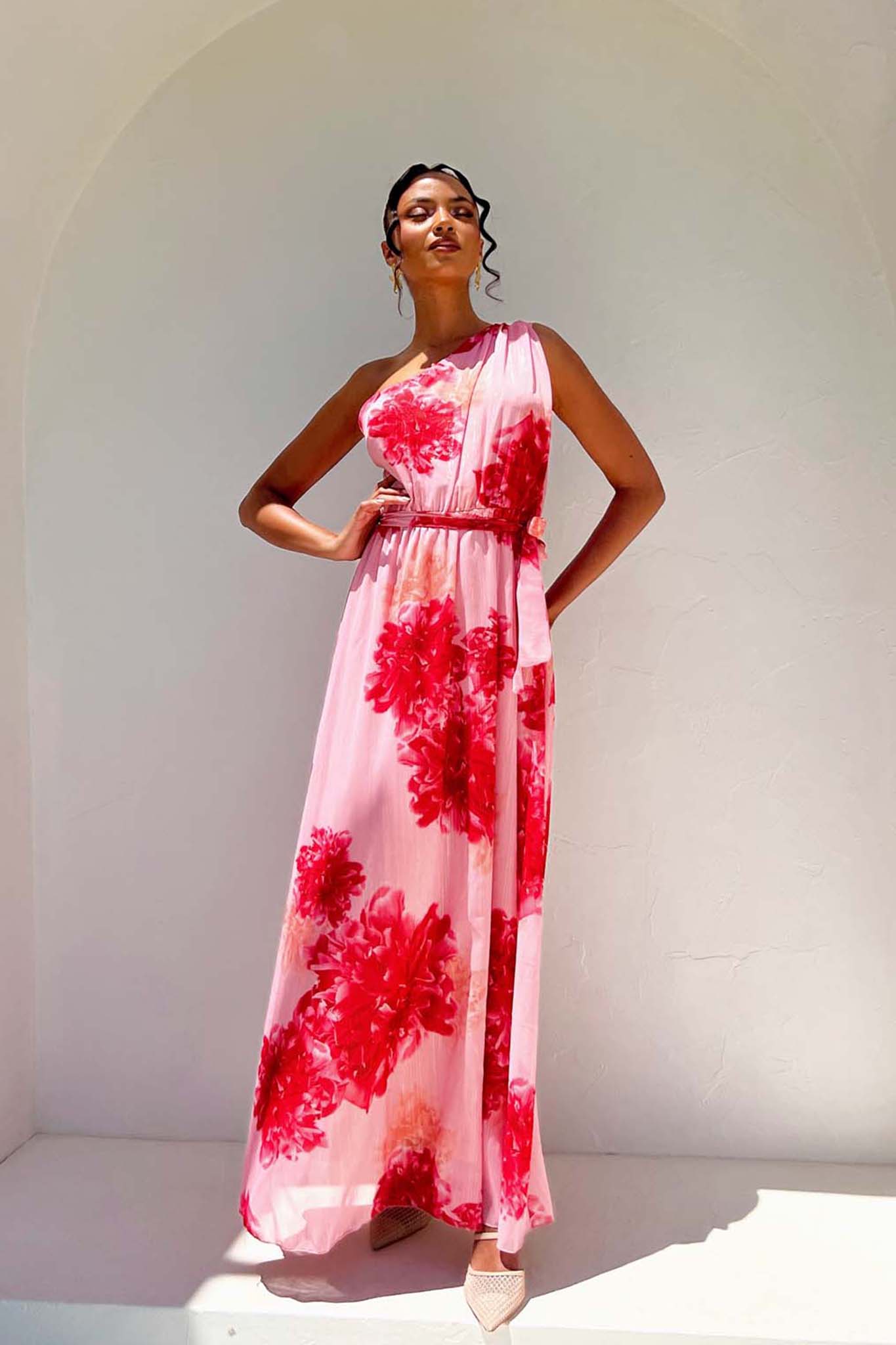 Kaeda μακρύ φόρεμα φλοράλ με έναν ώμο ροζ - Joy Fashion House